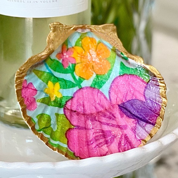 Hand Crafted | Accents | Hawaiian Flowers Trinket Shell Dish Hand ...